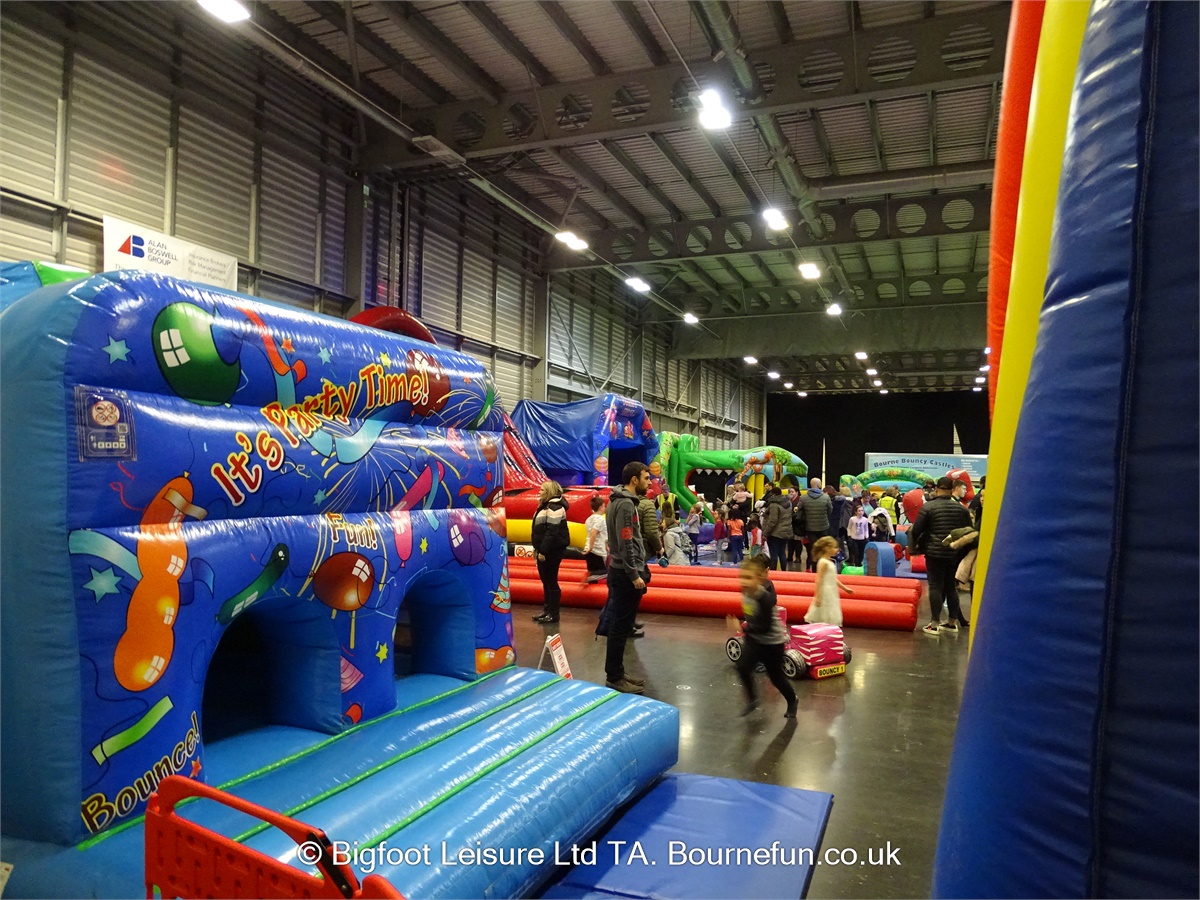 High Energy Party Assaut Course - Bouncy Castle Hire and soft play hire ...